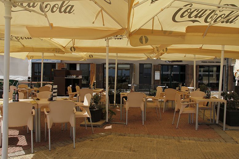 Casual Dining with a Sea View: The El Catalán Restaurant in Xgħajra ...